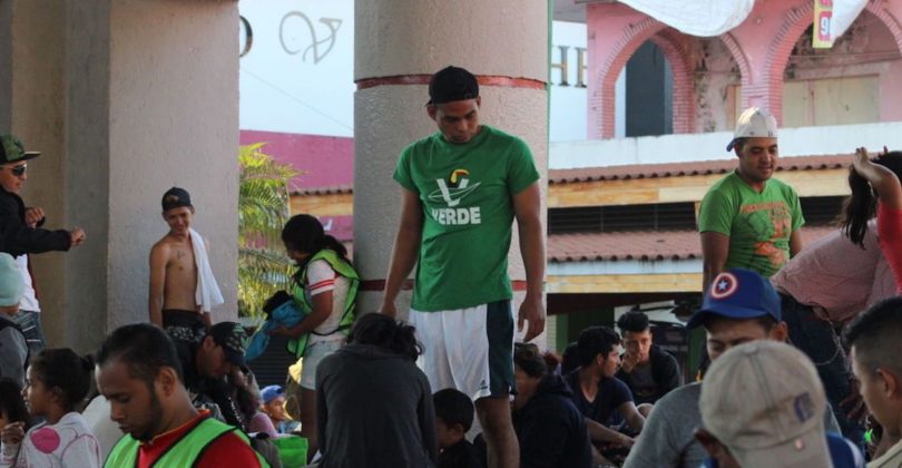 PublikoEl Partido Verde "uniforma" a migrantes hondureños, lo critican ...