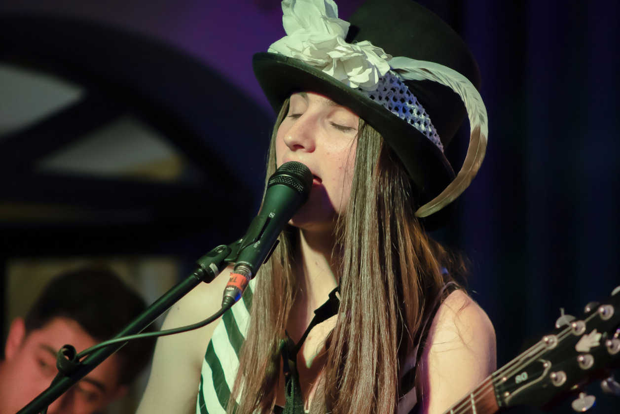 Publiko¿Ya escuchaste a Maya Burns? La cantante que combina jazz, blues ...